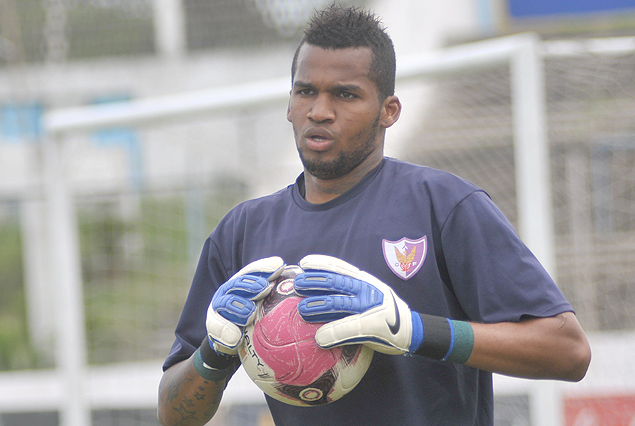 Tenfield.com » Fénix: Luis Mejía en vuelo directo al arco