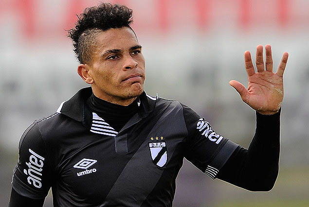 Tenfield.com » Alvez se fue con la ovación de los hinchas