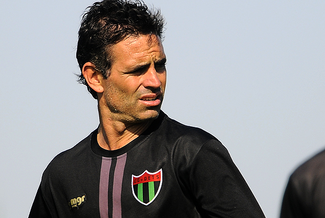 Tenfield.com » El Tanque Sisley: Piano y Maga a la defensa