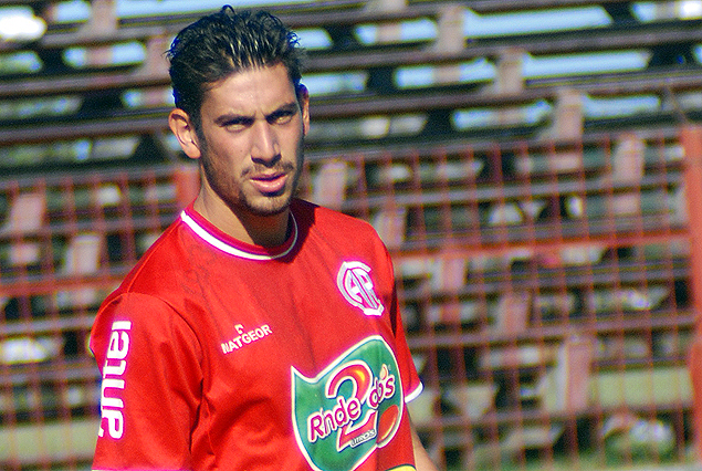 Tenfield.com » Rentistas: Bruno Piñatares a Portuguesa de Brasil