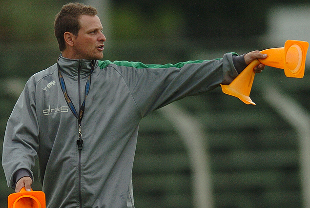 Tenfield.com » Atenas, en triple horario Posta; sábado ante Liverpool