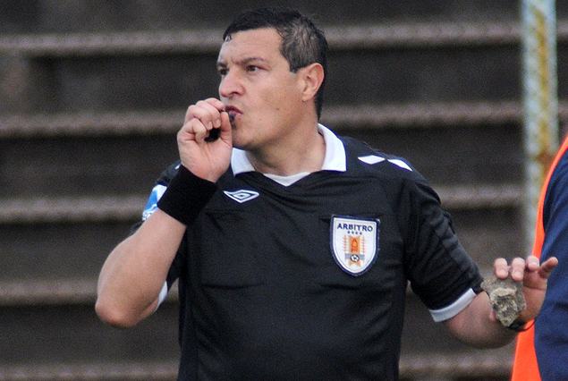 Tenfield.com » El árbitro Jimmy Alvarez y la piedra que cayó de la ...