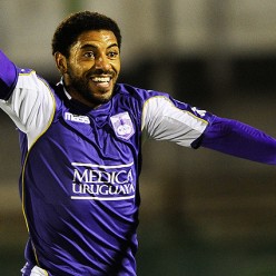 Tenfield.com » Defensor Sp.: Nico Olivera a Asunción para ser galardonado