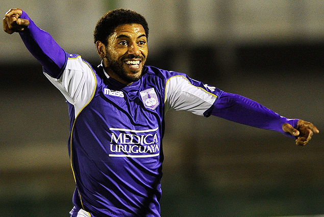 Tenfield.com » Defensor Sp.: Nico Olivera a Asunción para ser galardonado