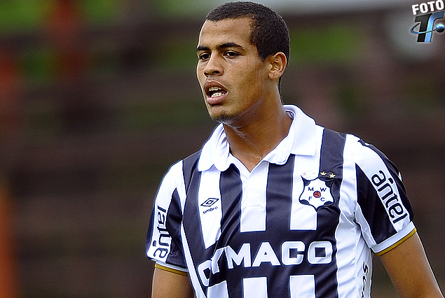 Tenfield.com » Alex Silva en la mira de Palermo