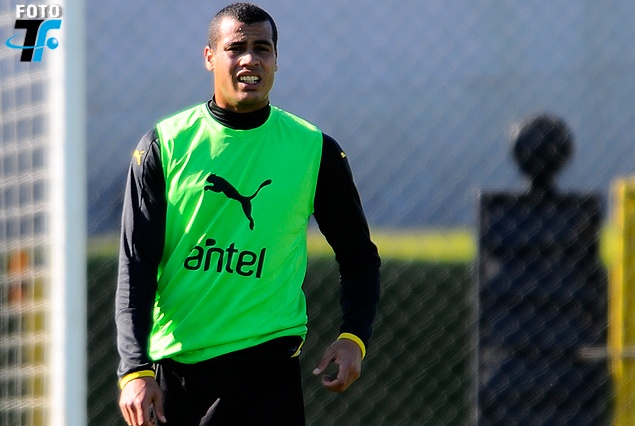 Tenfield.com » Peñarol: Alex Silva al lateral