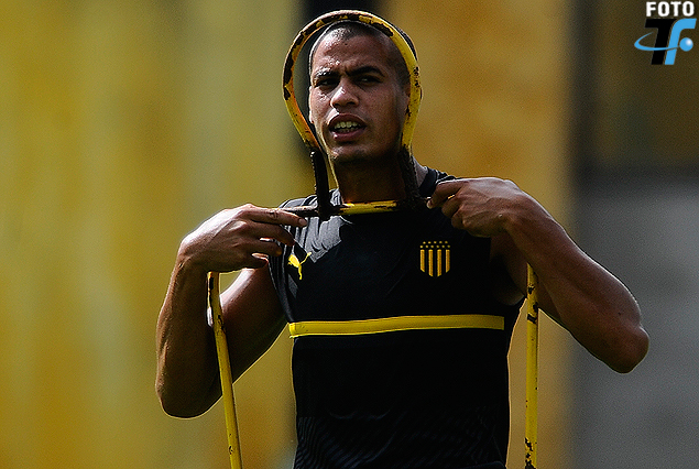 Tenfield.com » Peñarol: Alex Silva a volar por el lateral