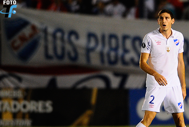 Tenfield.com » Agustín Rogel salvó con nota el debut