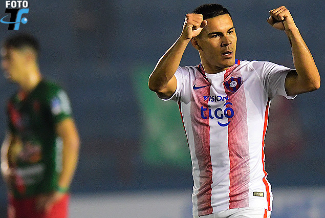 Tenfield.com » Jorge Rojas, el dueño de la pelota