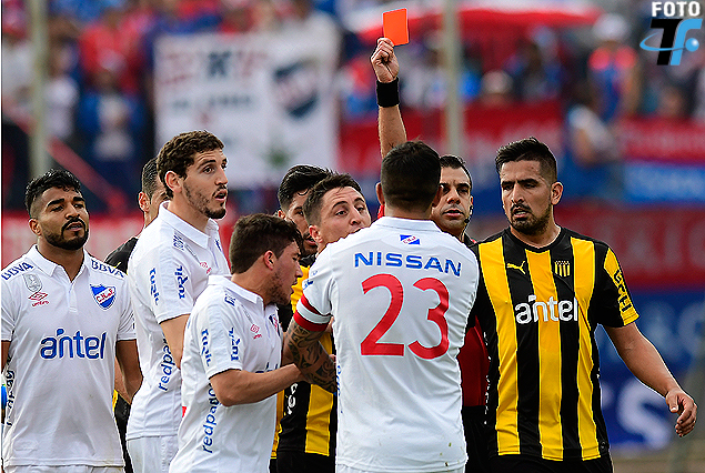 Tenfield.com » Las tarjetas rojas que marcaron…