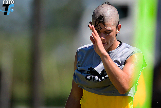 Tenfield.com » Peñarol: Kevin Lewis, debut con gol