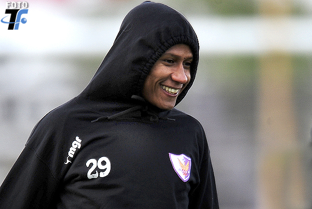 Tenfield.com » Fénix: Mathías Acuña a la ofensiva