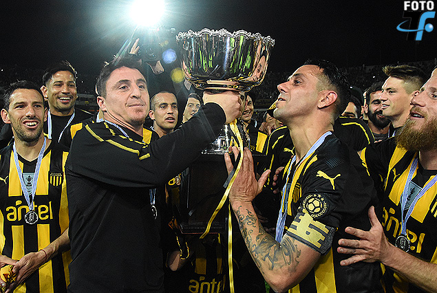 Tenfield.com » Los capitanes hinchas…