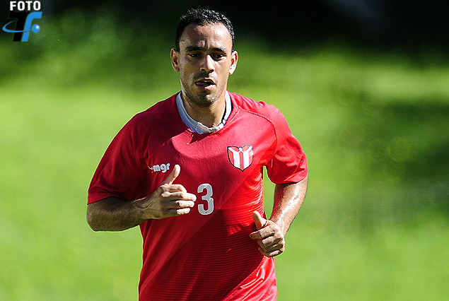 Tenfield.com » Iván Silva vuelve a la zaga