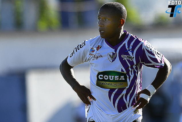 Tenfield.com » Ataque de punta en Capurro