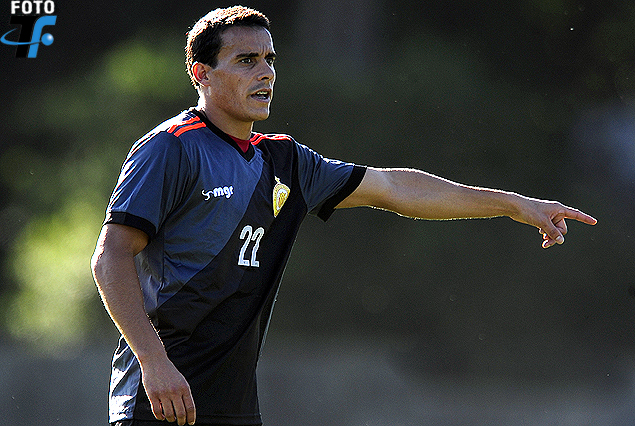 Tenfield.com » Esteban González apunta a la derecha