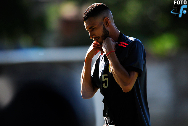 Tenfield.com » Zeballos, si responde al lateral